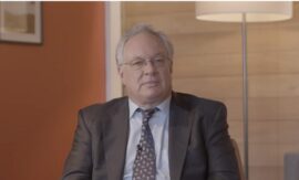 Louis Navellier Growth Investor Review (Stock Picks for 2022)