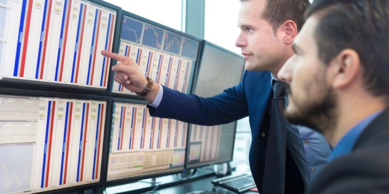 What Is the Point of Control in Trading? Strategies and Best Tips