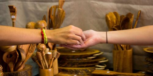 Barter System vs Currency System: Easy to Understand Comparison