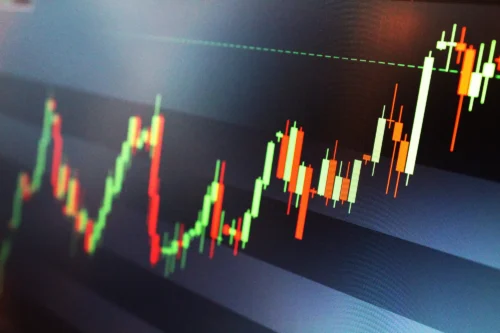 How to Read a Stock Chart: A Beginner's Guide to the Key Signals [2026]